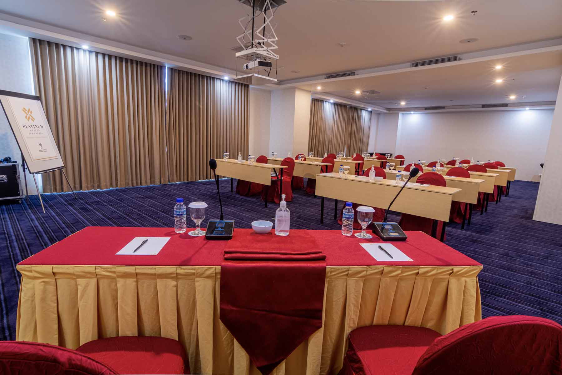 Titanium Meeting Room - Platinum Hotel Balikpapan